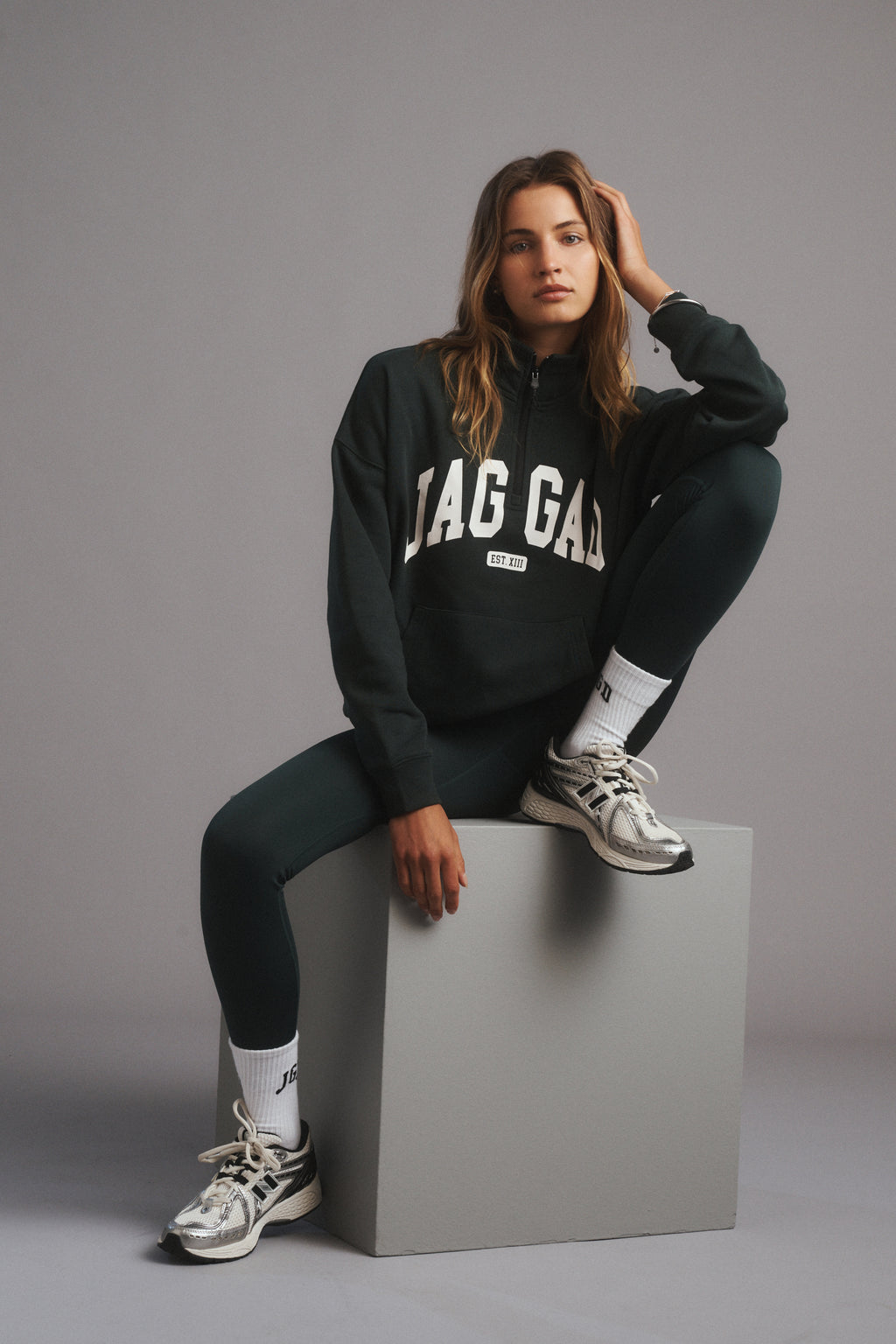 STUDIO HALF-ZIP SIGNATURE SWEATER PINE GREEN – Jaggad