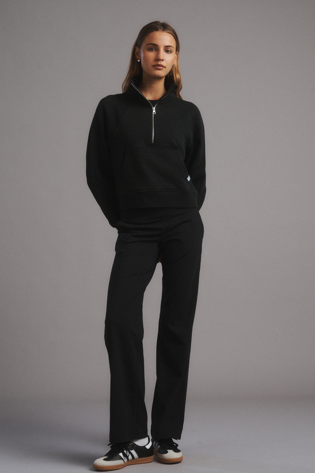 ESSENTIAL HALF-ZIP DELUXE SWEATER BLACK – Jaggad
